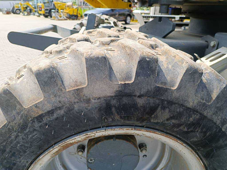 Колесный гидр. Экскаватор „WACKER NEUSON“ ET100