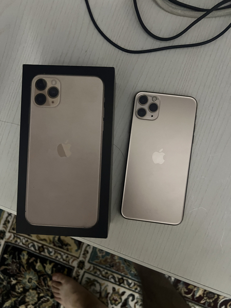 Iphone 11 pro max Gold