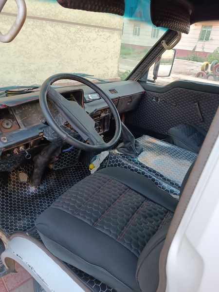 Tayota hiace sotiladi