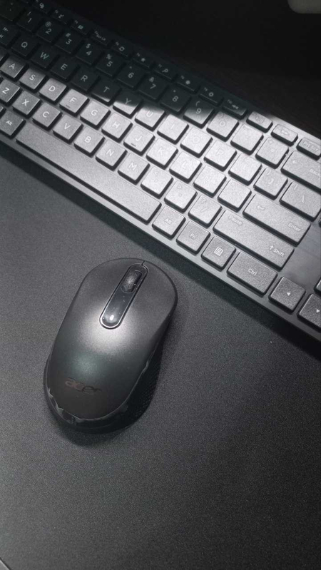 оригинальная клавиатура +мышь +коврик ACER ( батарейки в комплекте)