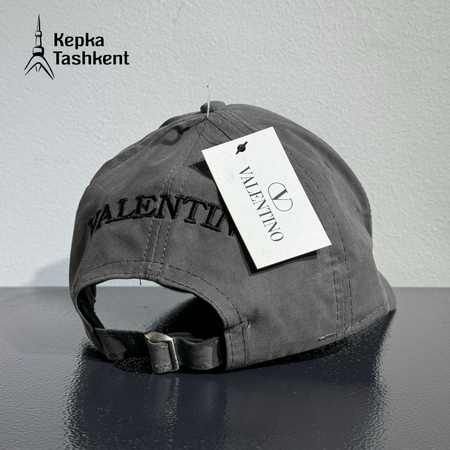 Мужские кепка Valentino