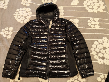 Продам фирменную куртку Calvin Klein.