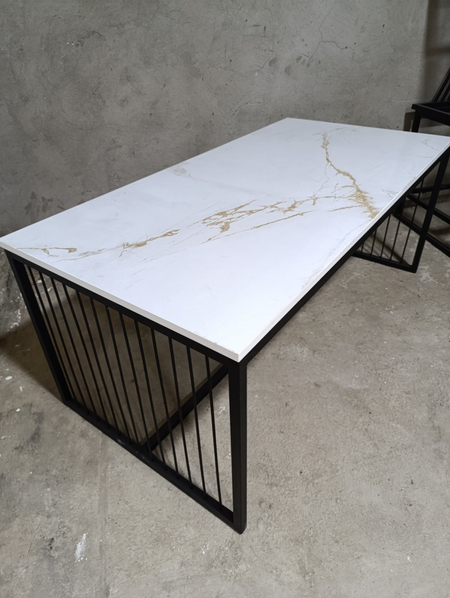 Jurnalniy stolik loft