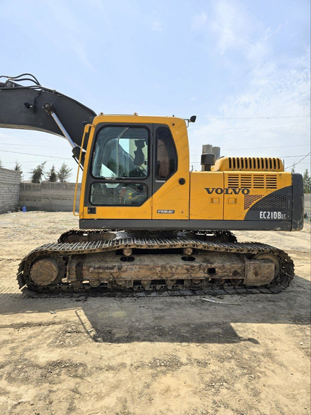 Volvo 210 Sotiladi ekskavator gusenechniy