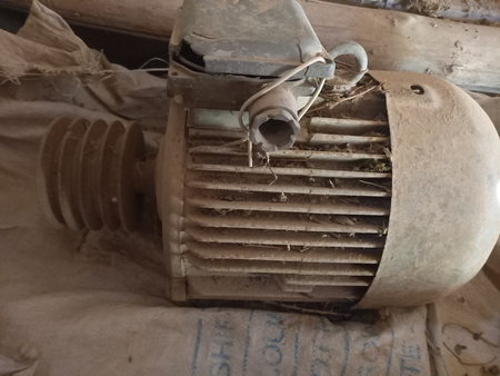 Generator srochniga sotiladi
