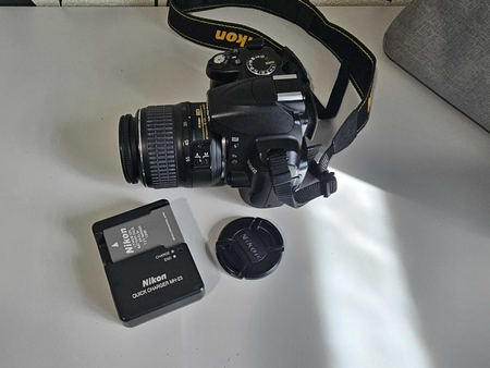 ПРОДАМ Nikon D3000 Зеркальный фотоаппарат / Объектив 18-55mm.