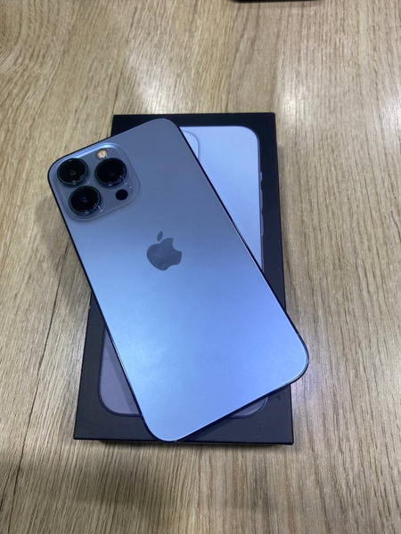 Iphone 13pro srochna sotiladi karobka dakument