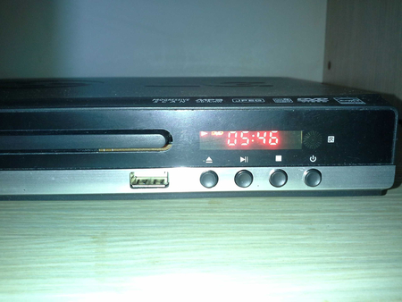 Новый компактный, мощный и качественный DVD-проигрыватель с гарантией!