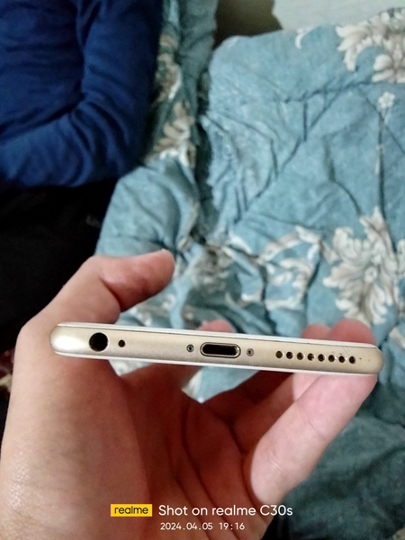 Iphone 6s+ srochna sotiladi