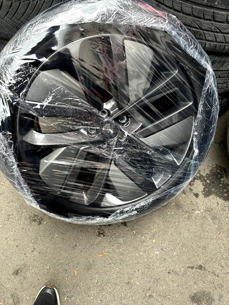 Li 9 zavod diska baloni Michelin 265/45/21 yengi diska balon yeclgan