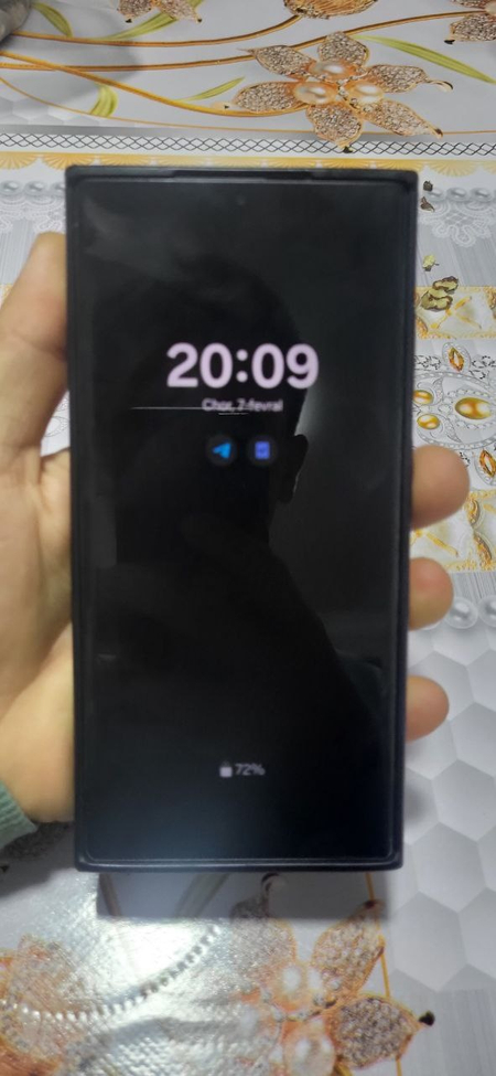 Samsung 23 ultra 12/256g 1 yarim oy bo'li olinganiga