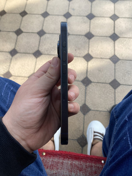 Iphone 15 pro rangi qora