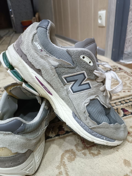 New Balance 2002R