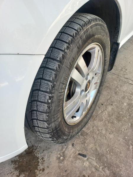 Продаю Lacetti 1.8 2 позиция в хорошом состаяние