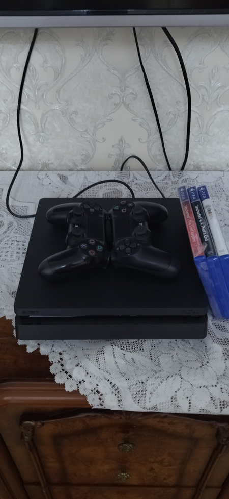 PlayStation 4 slim  продаётся