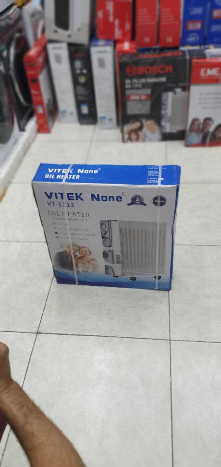 Мощный масляный обогреватель от Vitek. 13 секций + тепловентилятор.