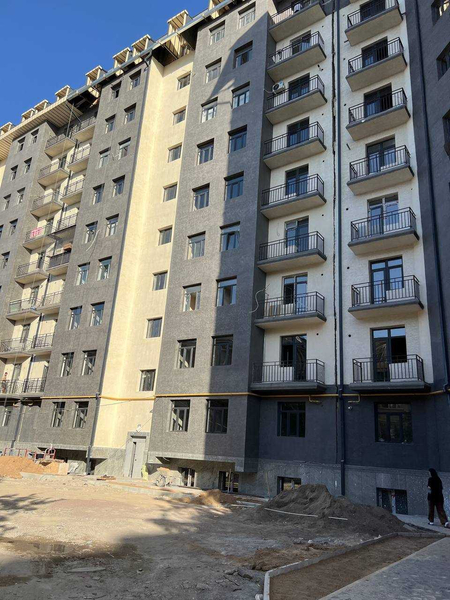 R9 ПРОДАЕТСЯ СРОЧНО НОВСТРОЙКА!! кв коробка ор-р Карасу-6!!