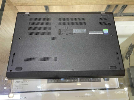 Lenovo ThinkPad L580 Intel Core i5-8250U озу8гб 256ssd Radeon 530 2гб
