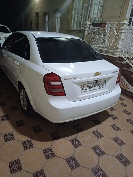 Lacetti Sotiladi