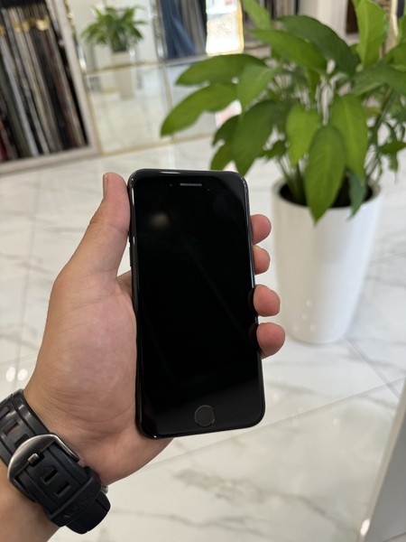 iPhone 8 black 64