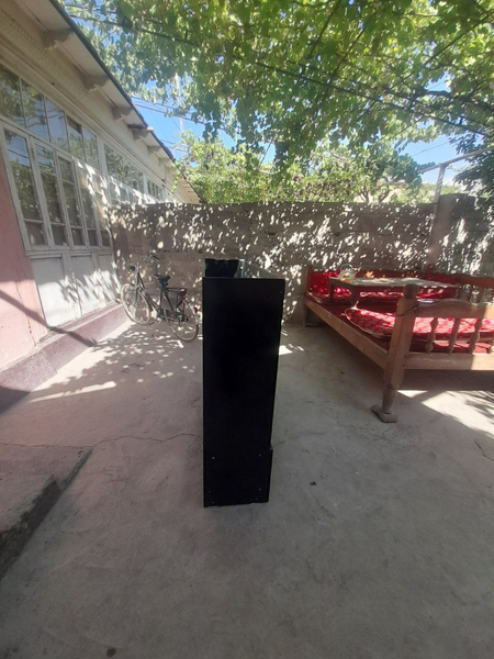 Zudlik bilan vitrina sotiladi pul zarur