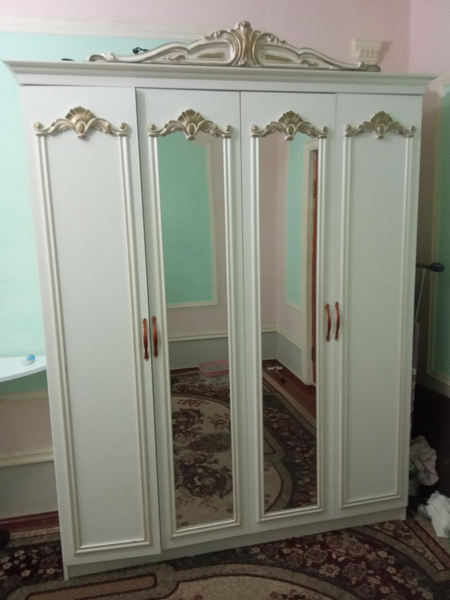 Мебель сотилали комплект