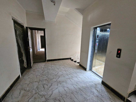 2 xonali 78m² 3-qavat sotiladi