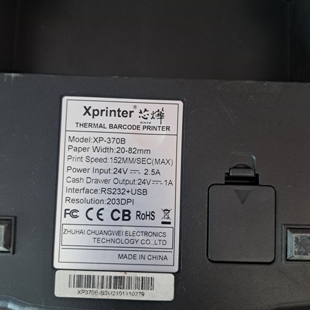 Принтер этикеток XP-370B работает по принципу термопечати.