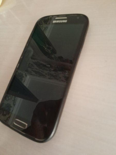 Assalom alekum Telefon sotiladi C4 Samsung 16gb vetnam obmen xam bor