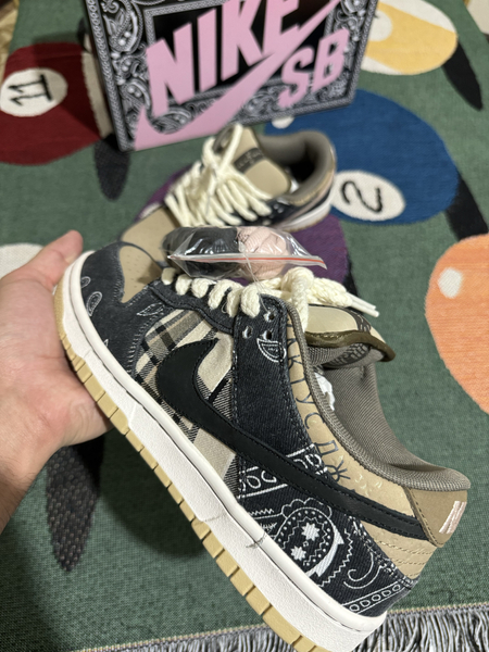 Travis Scott SB dunk