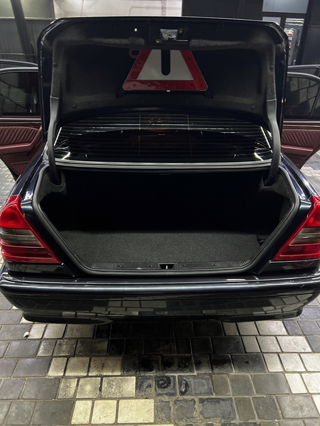 Mercedes bens W202 C180 sotilasi