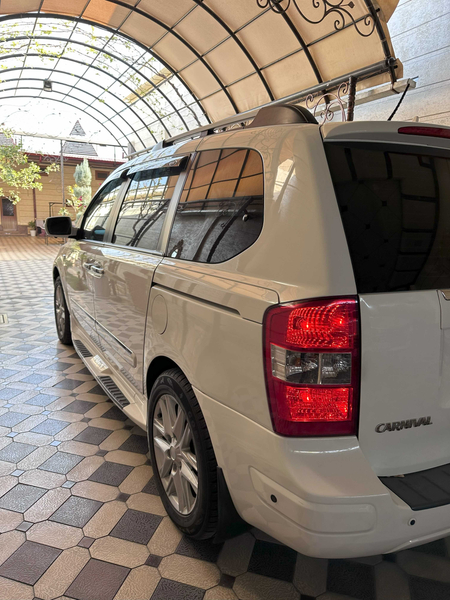 Kia Carnival Limited 2006 года 8 местный