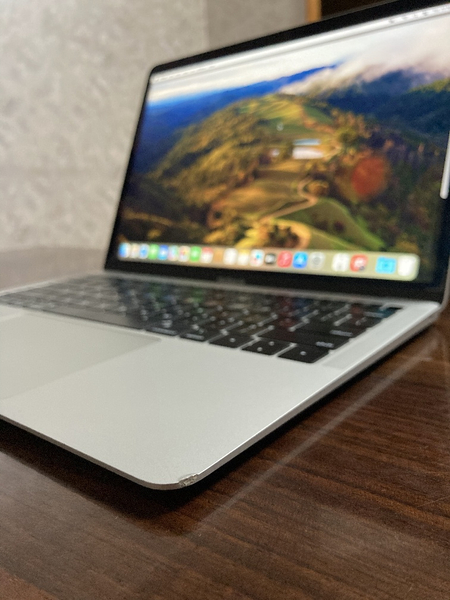 Macbook Air 2019  16GB срочно 256