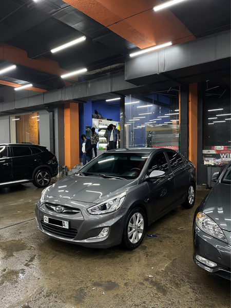 Hyundai Accent .