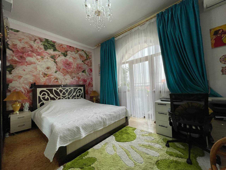 Срочно продается 3х комнатная квартира в центре  (ГМТ)
