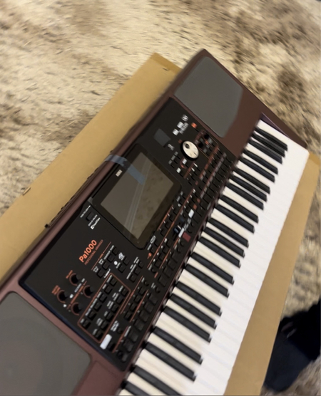 Обменяю новый Korg pa1000