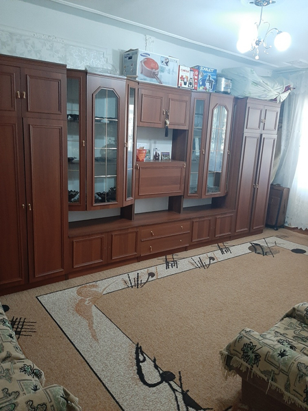 Ижарага 3-хонали уй берилади, хамма жихозлари билан, талаба кизларга.
