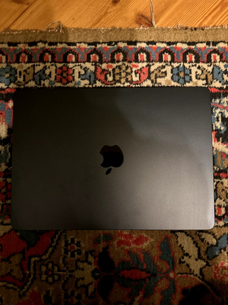 Продаётся Macbook состояние отличное