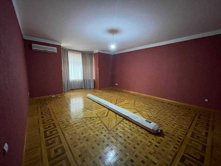 3/3/5 в центре, ул. Садыка Азимова