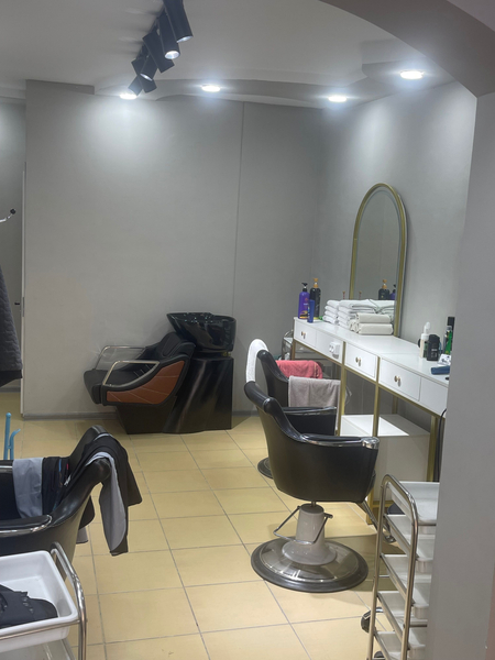 Barber Salon Arendaga beriladi