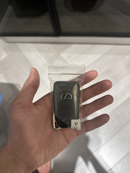 Продам Пульт от Лексус 570