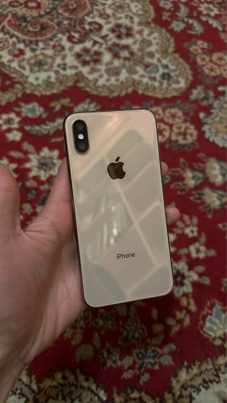 Iphone xs gold.