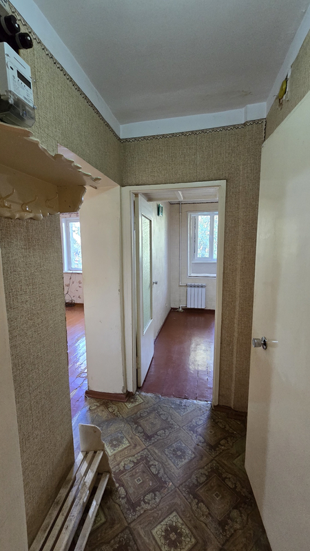 Продажа. Своя. Чилонзор район 9-кв 1/3/4 кирпич 1*3.Ипотека тоже можно