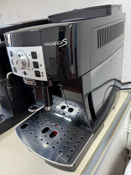Кофемашина DeLonghi ECAM22.110.B