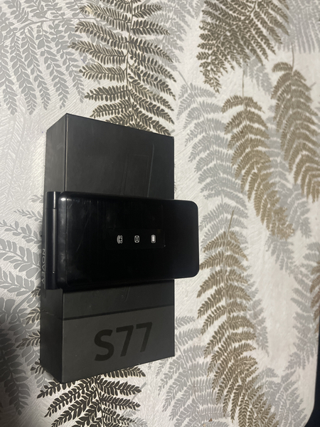 Novey s 77 telefoni
