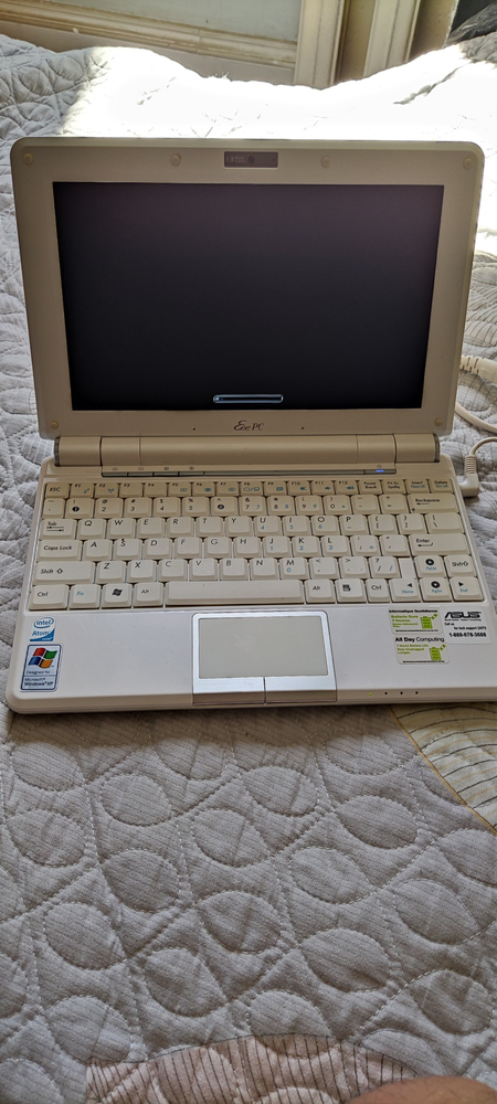 Asus PC 1000 (SSD)в идеальном состоянии.