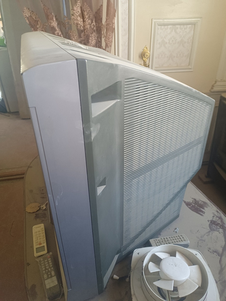 Телевизор SONY размер 90×60