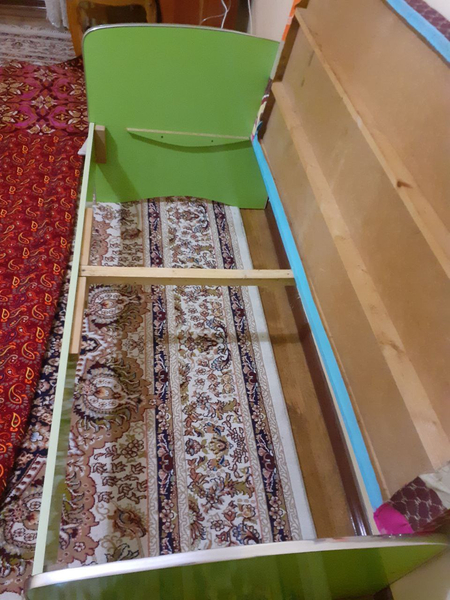 Bolalar uchin divan