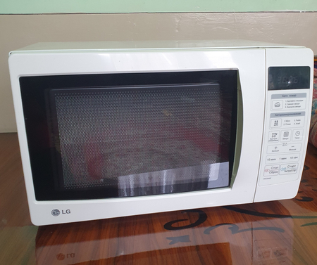 Микроволновая печь  LG MS2049F хорошая