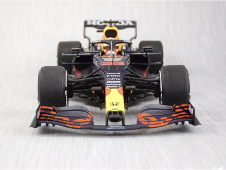 Модель Formula 1 1:18